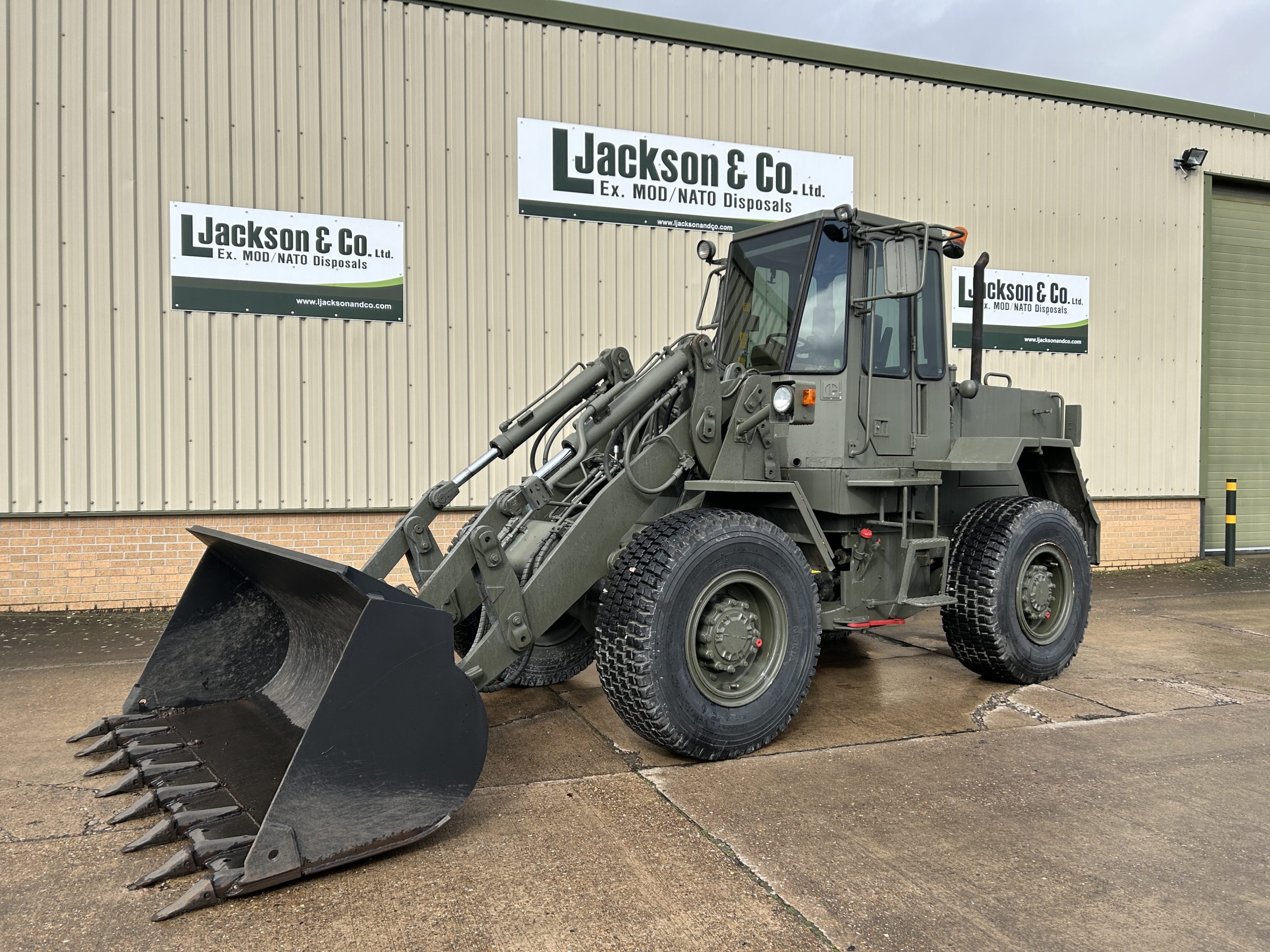 Caterpillar IT28 B Wheeled Loader | L Jackson & Co - Military vehicles ...